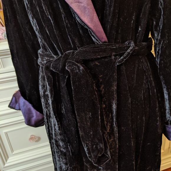 Vintage | Intimates & Sleepwear | Vintage Velvet Robe | Poshmark